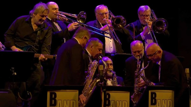 Nejdříve Jazz Standards Band a o den později Big Band Karlovy Vary ...